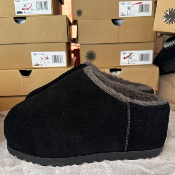 UGG | Shoes | Ugg Womens Pumped Slide Shoes | Poshmark